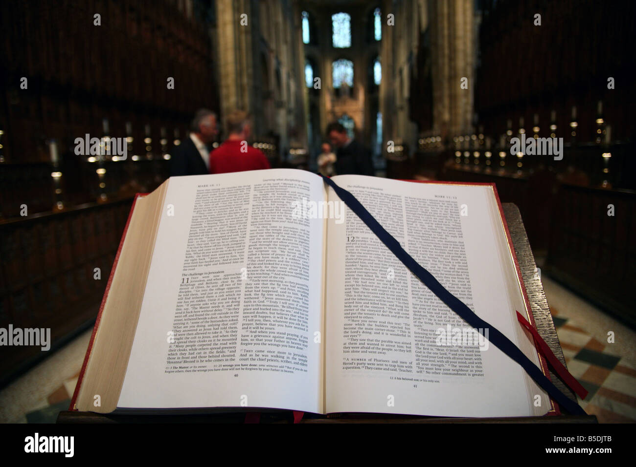 Lectern bible hi-res stock photography and images - Alamy