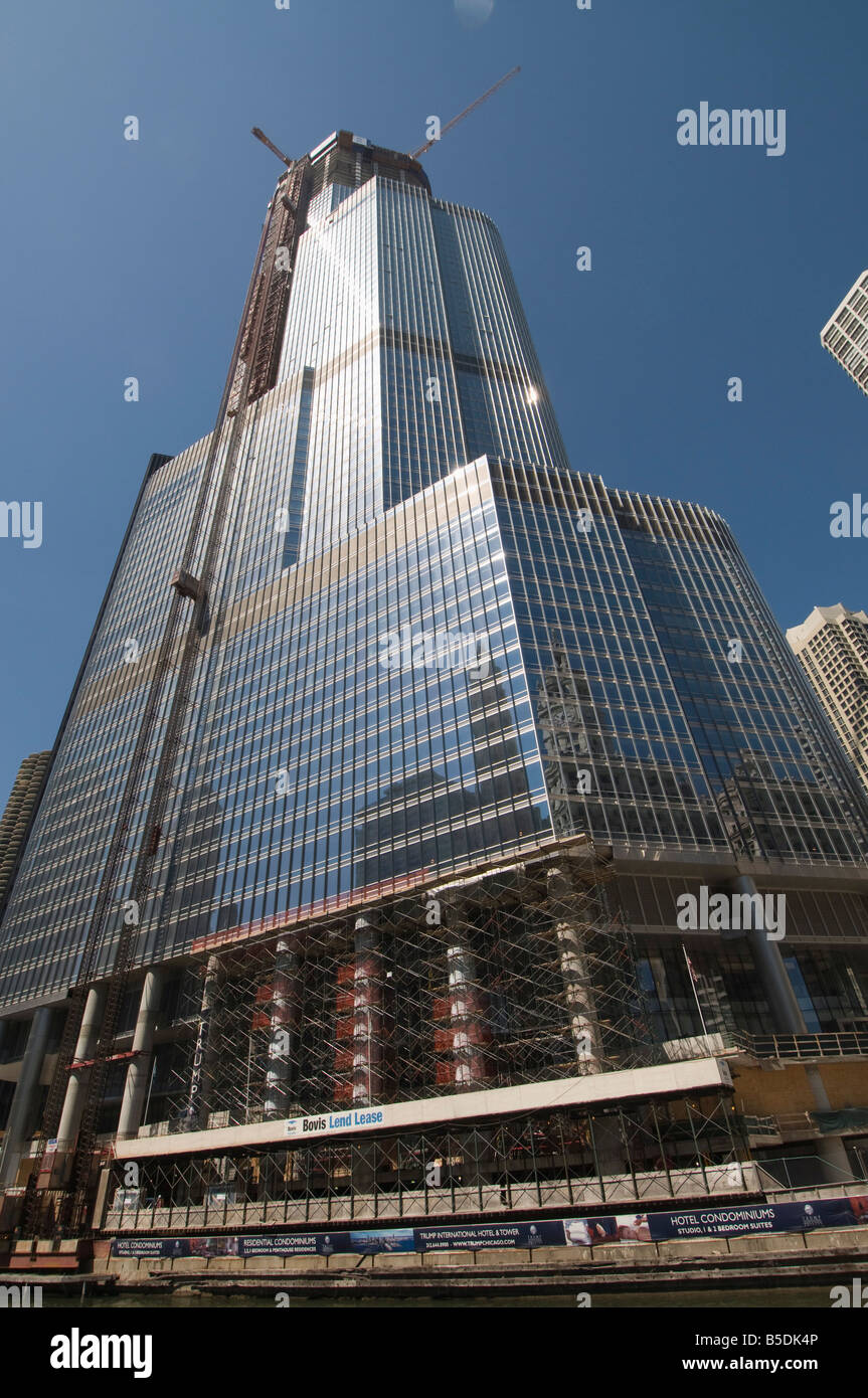 Trump Towers still under construction, Chicago, Illinois, USA, North ...