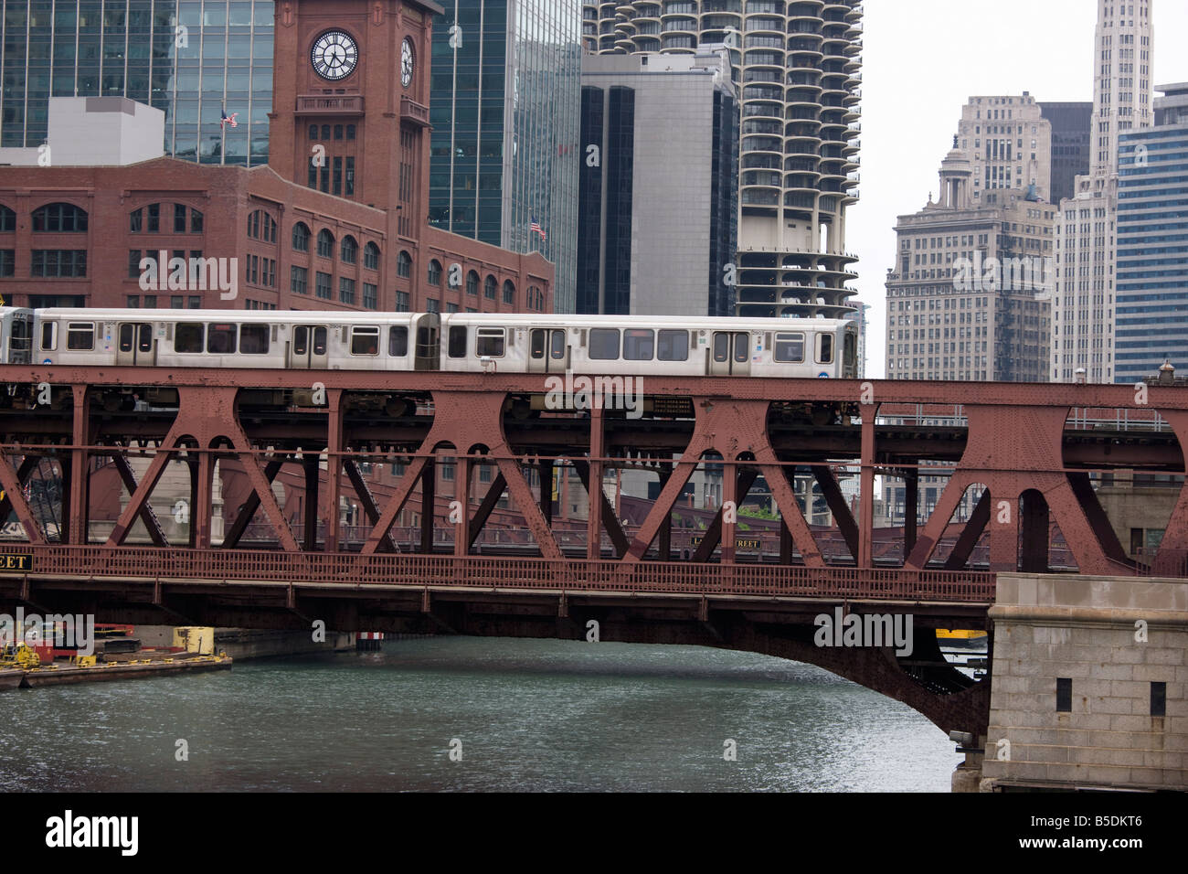 Chicago el train hi-res stock photography and images - Alamy