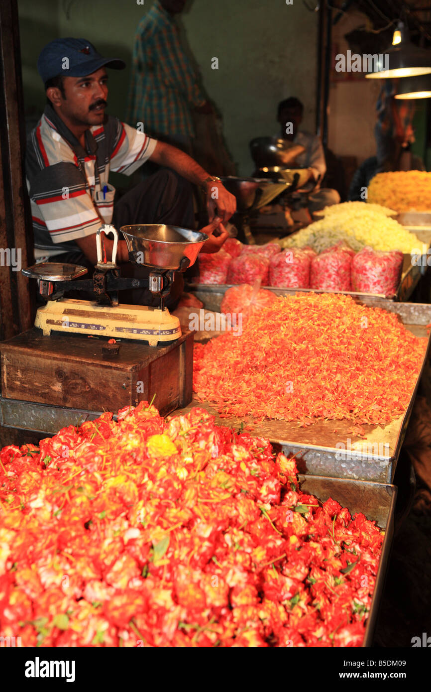 Boy selling flowers in a flower market, Bangalore India Stock Photo - Alamy