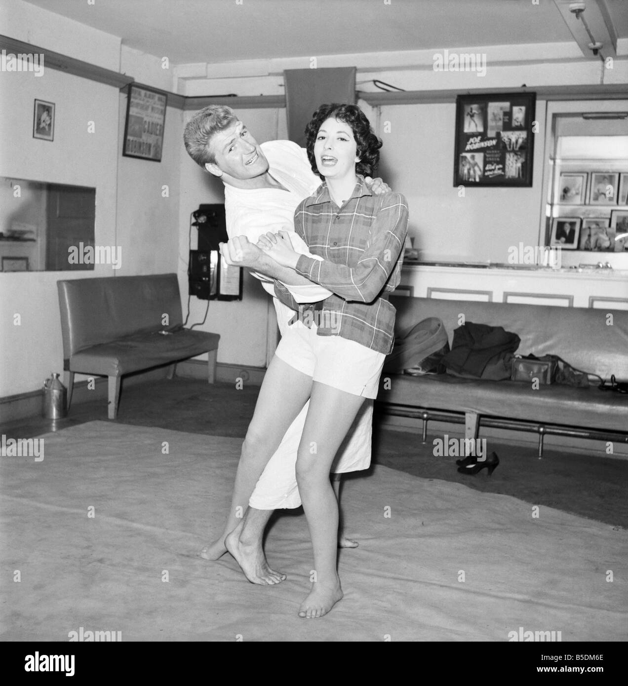 Women's Self Defence: Judo expert Joe Robinson shows Valerie Dave some ...