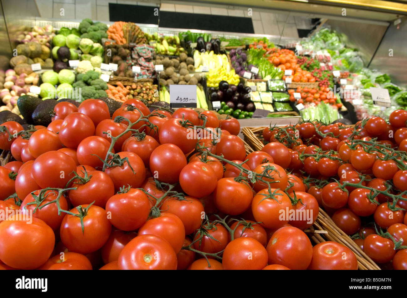 Shopping tomatoes hi-res stock photography and images - Alamy