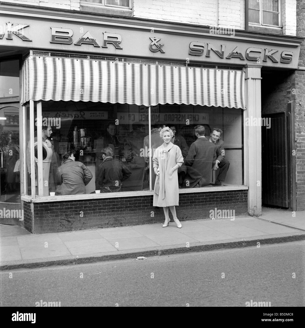 1950s home bar hi-res stock photography and images - Alamy