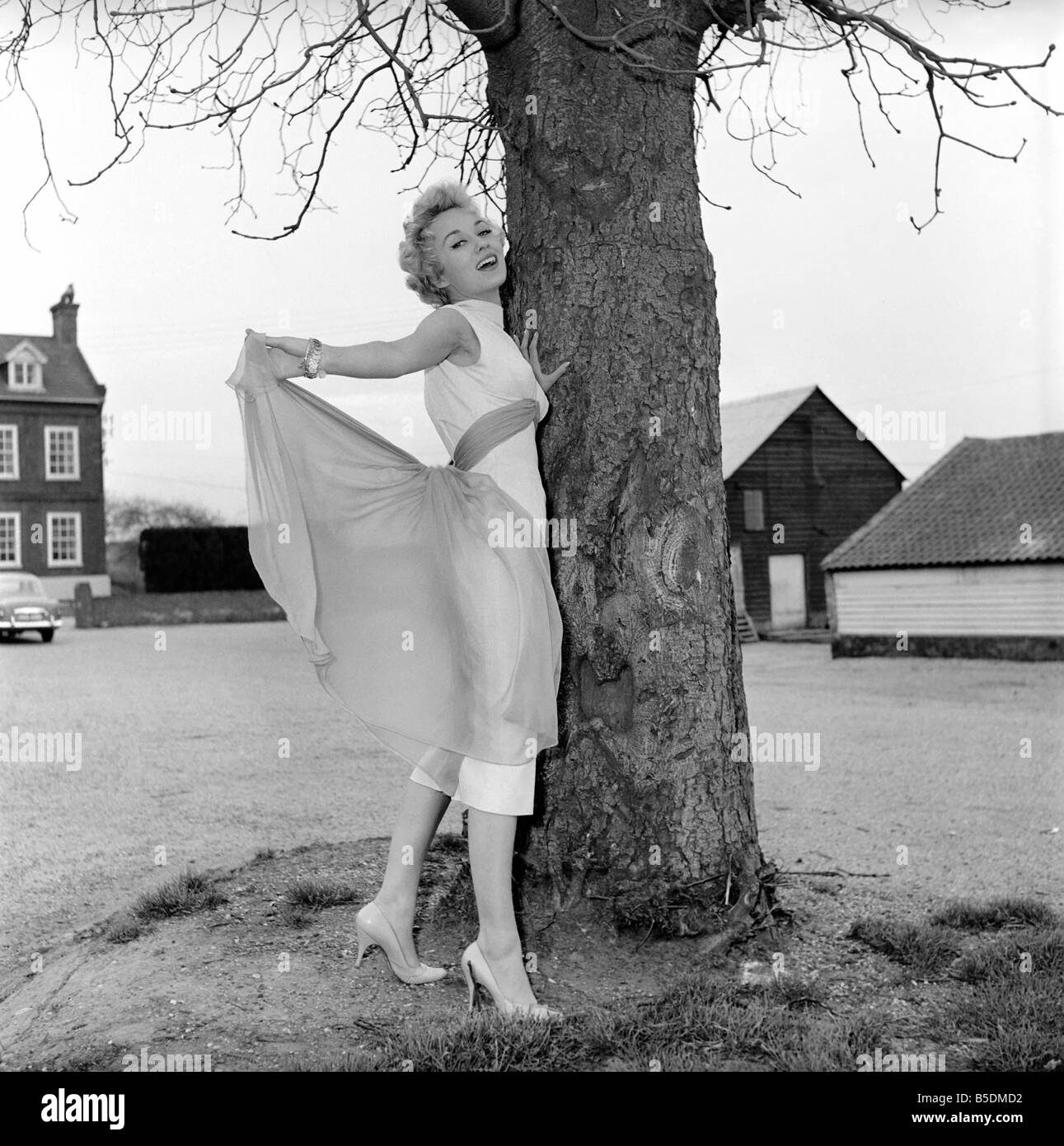 Actress Carole Leslie seen here visiting her home town. Our Picture ...
