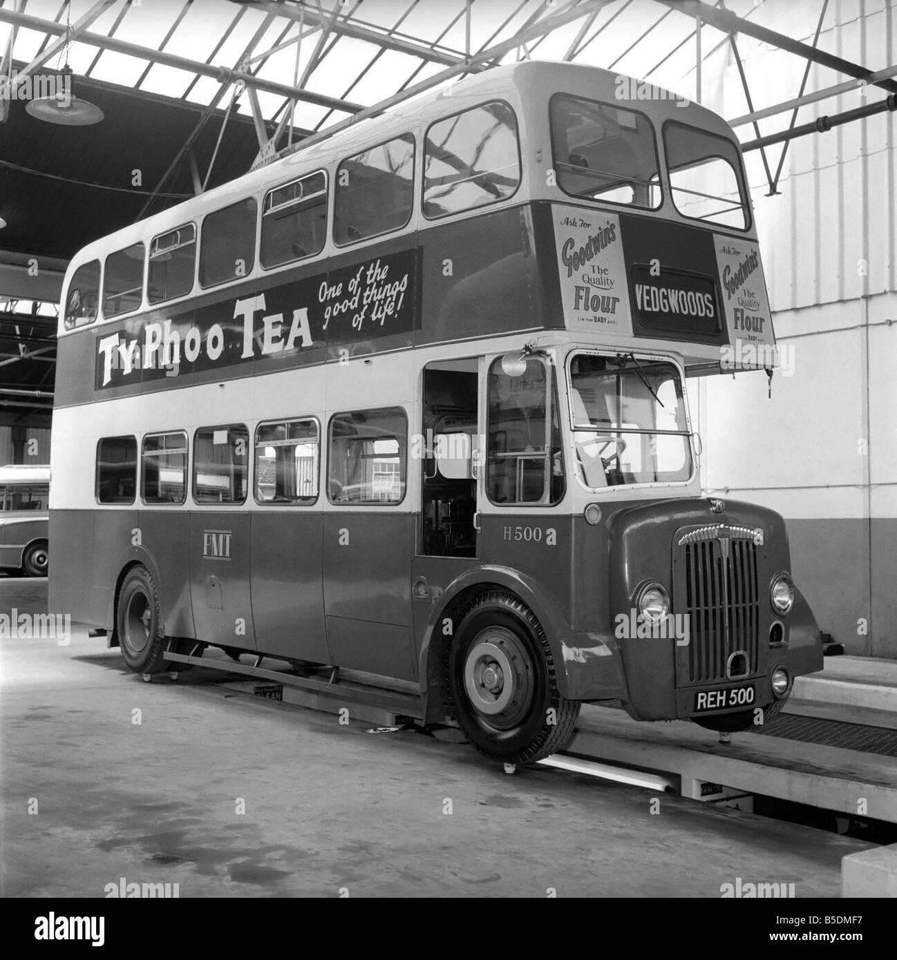 Transport 1950s bus hi-res stock photography and images - Alamy