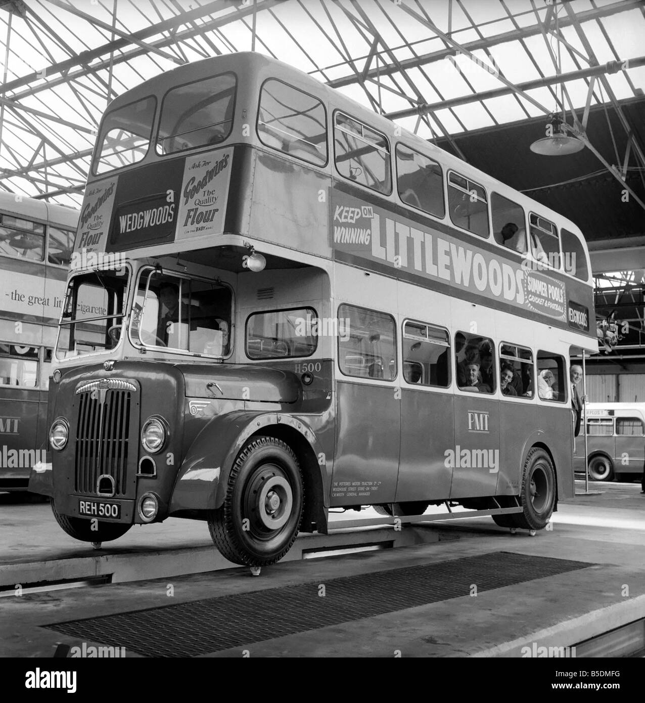 1950s bus garage hi-res stock photography and images - Alamy