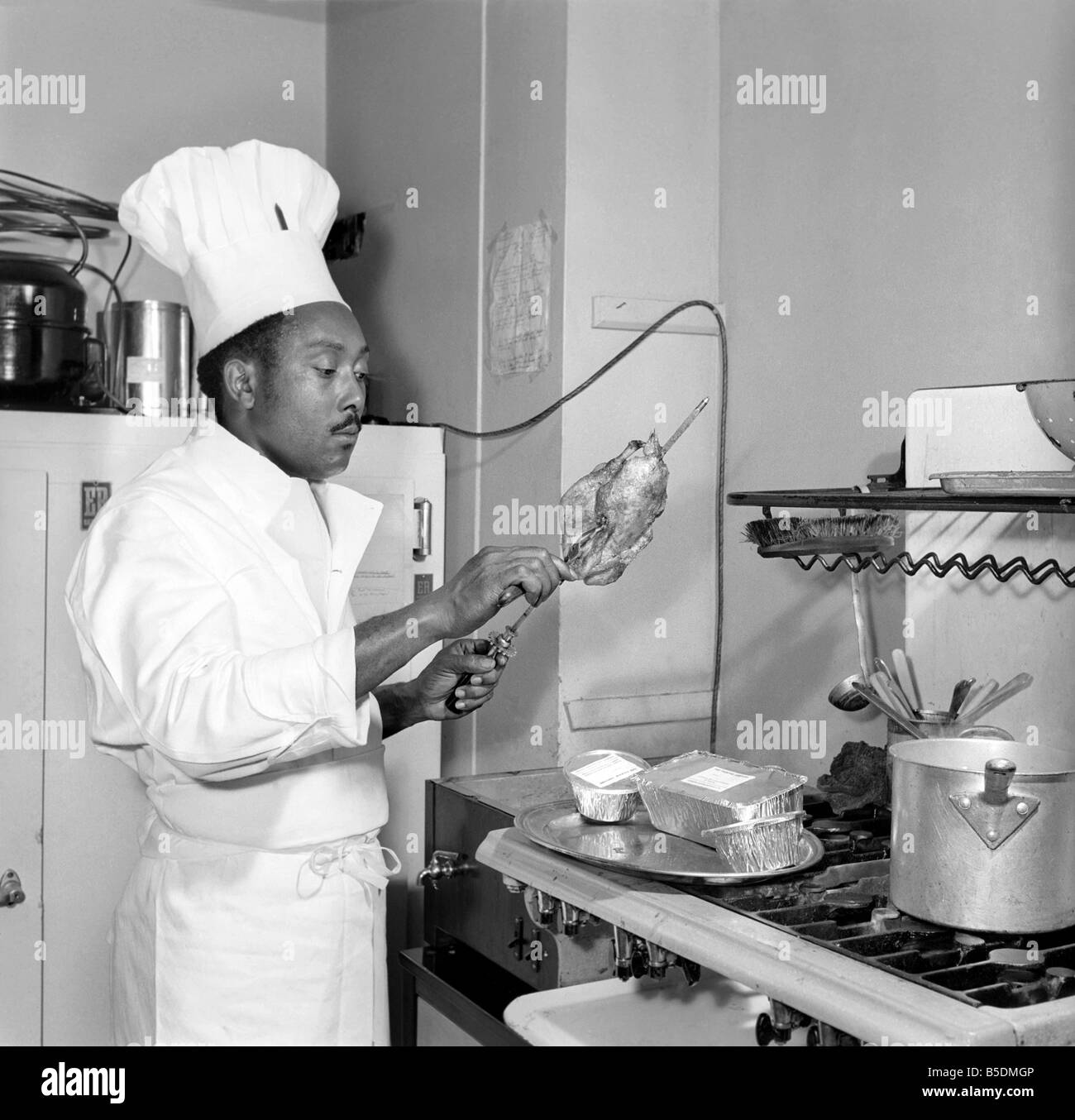 1950s kitchen cooking hi-res stock photography and images - Alamy