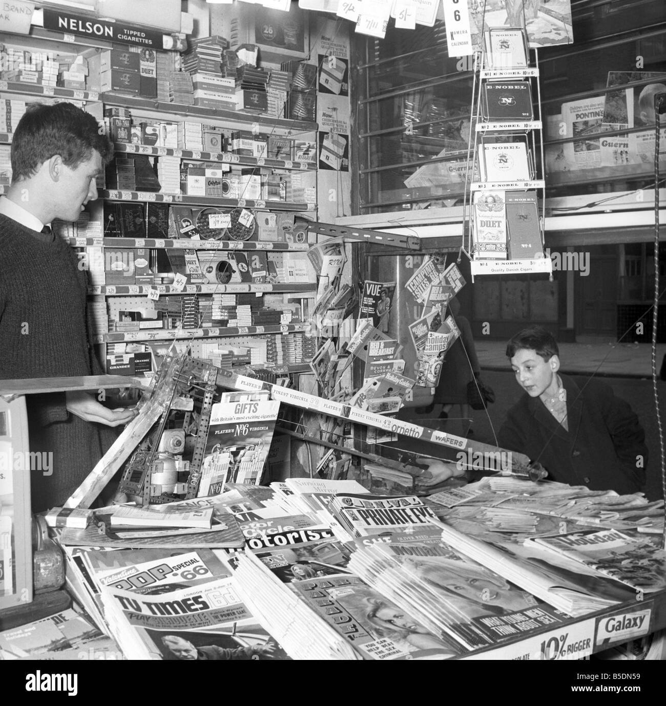 1960s shop assistants hi-res stock photography and images - Alamy