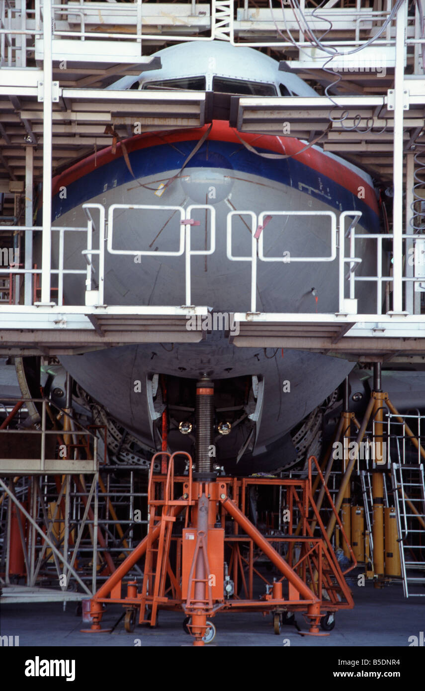 Airplanes in airport hangar hi-res stock photography and images - Alamy