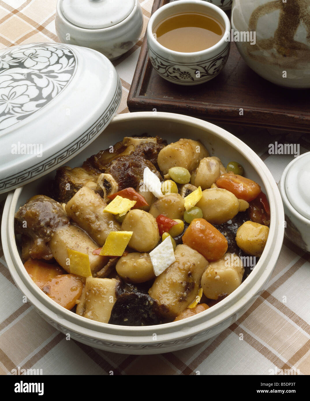 Korean steamed rice cake hi-res stock photography and images - Alamy