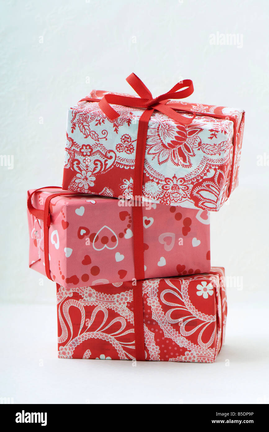 Wrapped gifts piled up hi-res stock photography and images - Alamy
