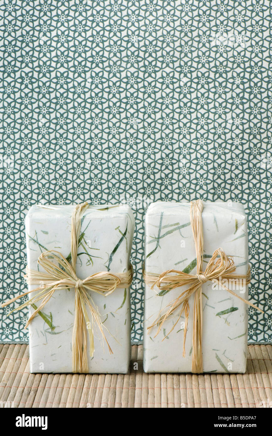 Side present images hi-res stock photography and images - Alamy