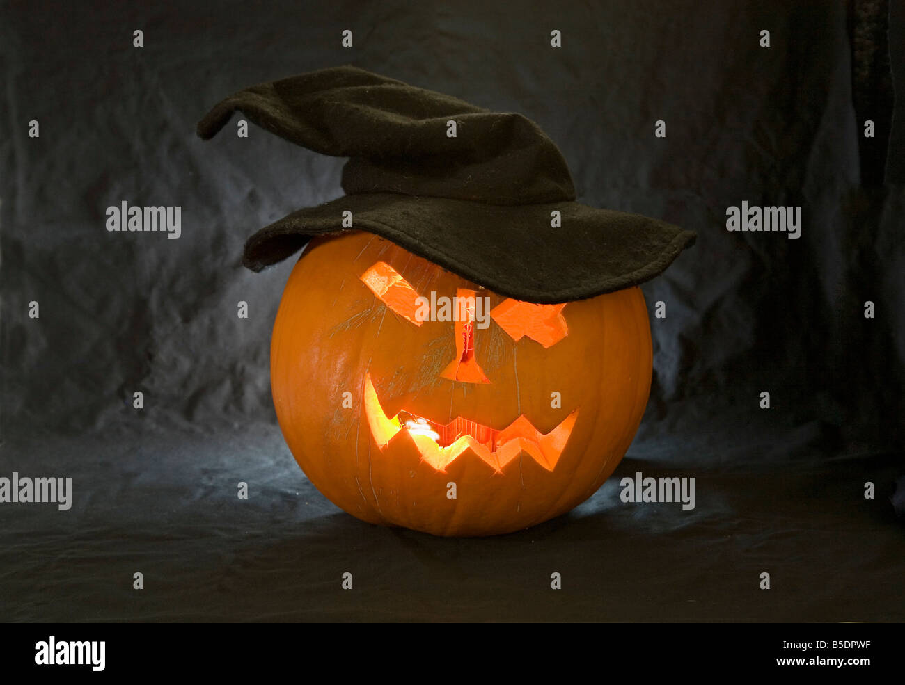 Scary jack o lantern pumpkin hi-res stock photography and images - Alamy