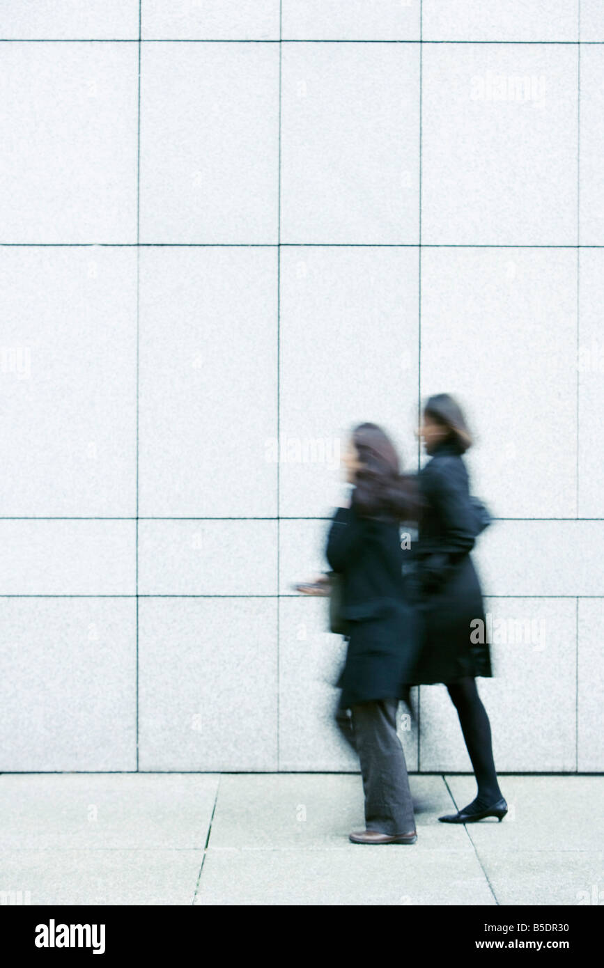 Person walking silhouette sideview hi-res stock photography and images ...