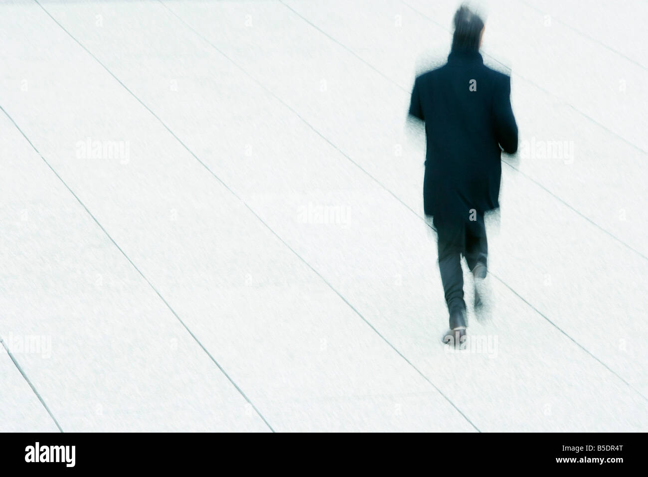 Hurrying across the square hi-res stock photography and images - Alamy