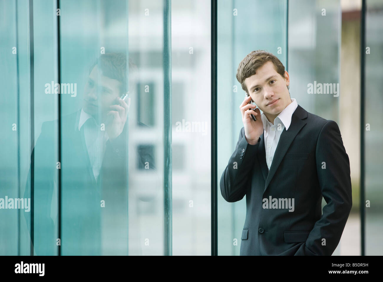 Hands holding mobile phones cameras hi-res stock photography and images ...