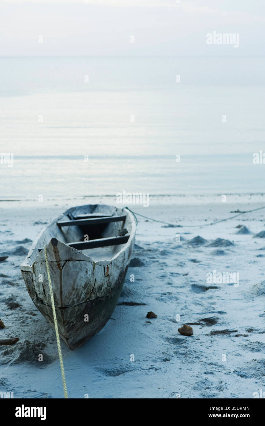 Stranded canoe hi-res stock photography and images - Alamy