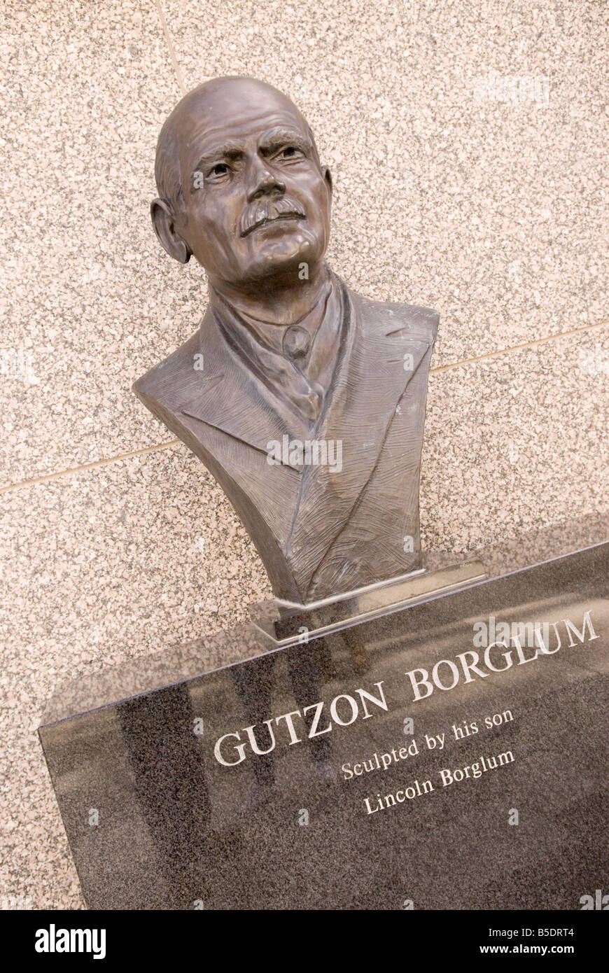 Memorial monument bust sculpture gutzon borglum sculptor hi-res stock ...