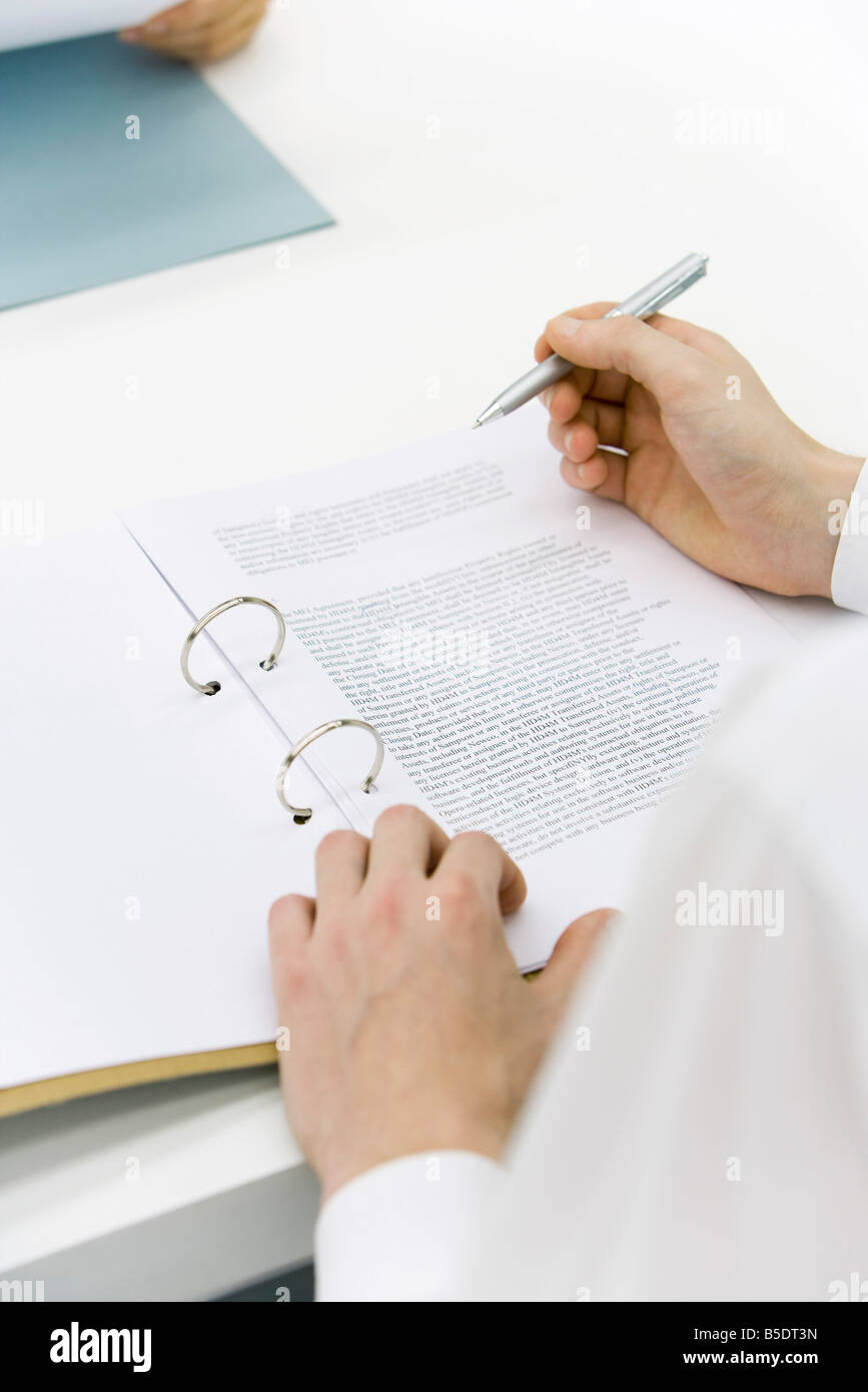 Reading paper over shoulder hi-res stock photography and images - Alamy