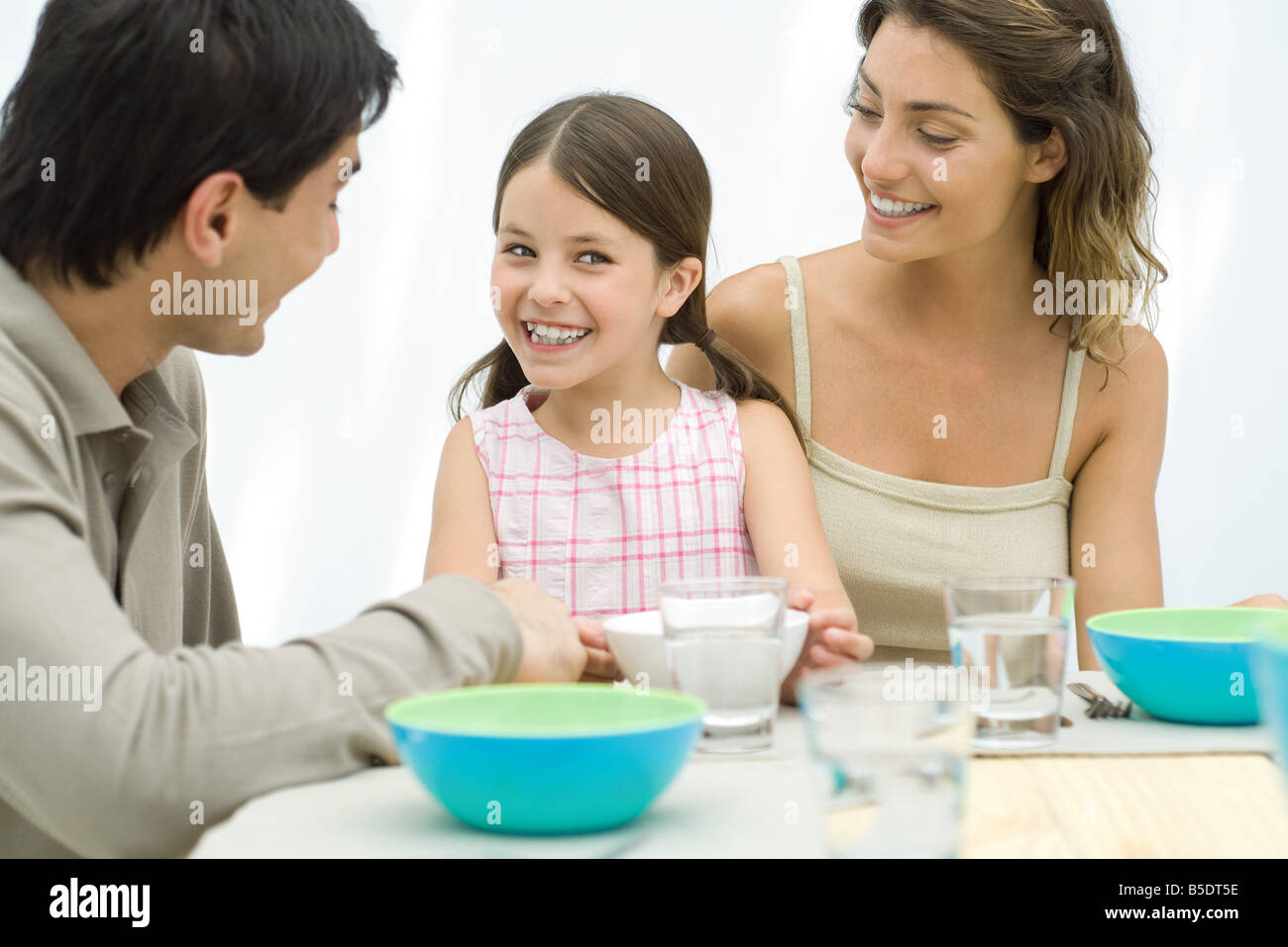 Glancing at each other hi-res stock photography and images - Alamy