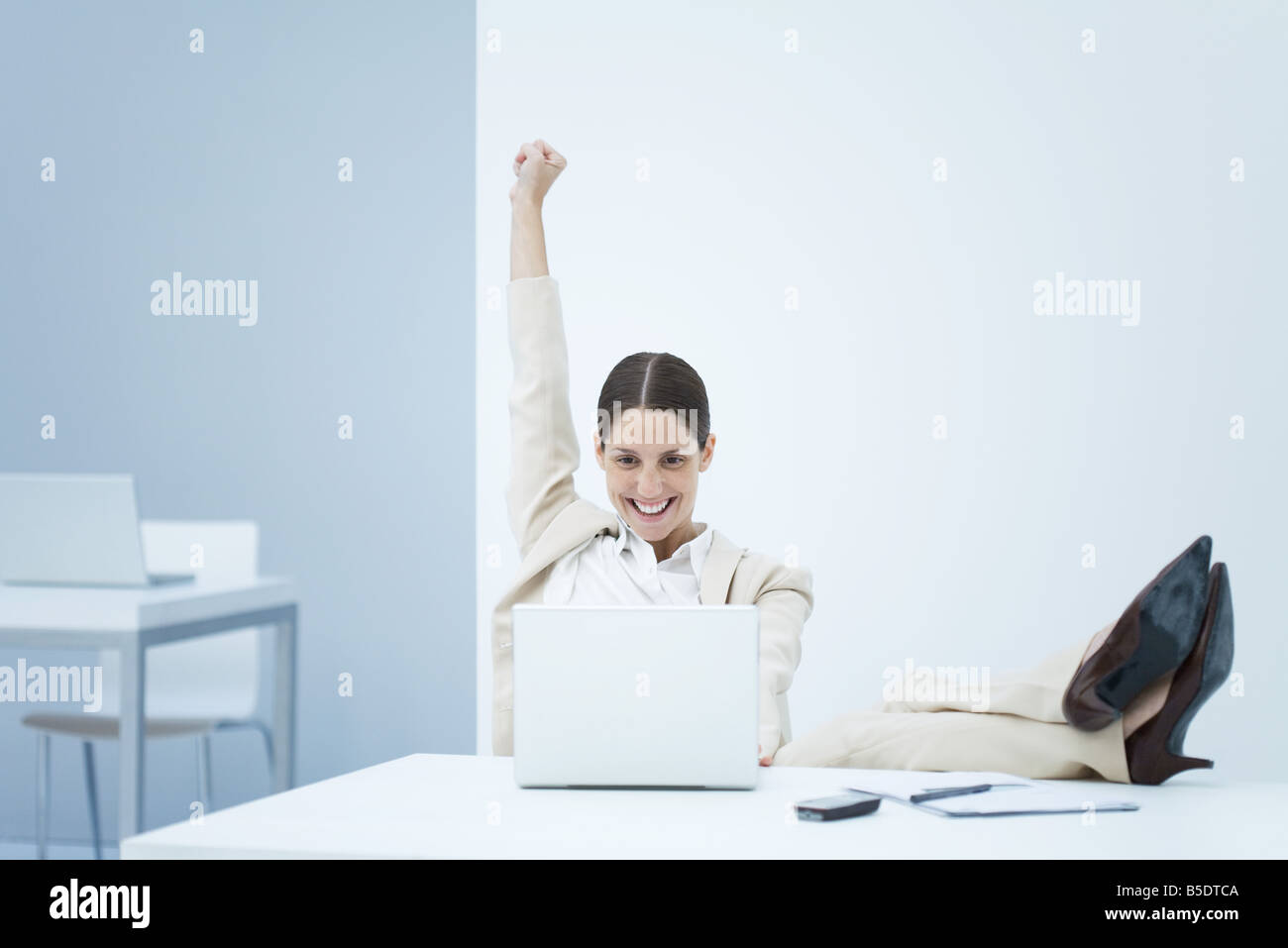 Clenching feet hi-res stock photography and images - Alamy