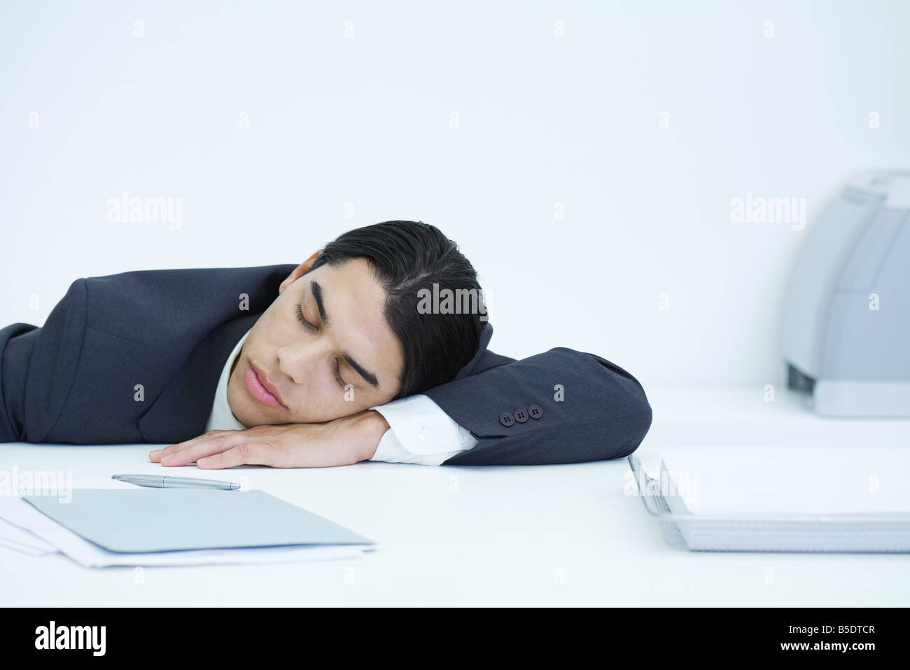 Person slumped at their desk hi-res stock photography and images - Alamy