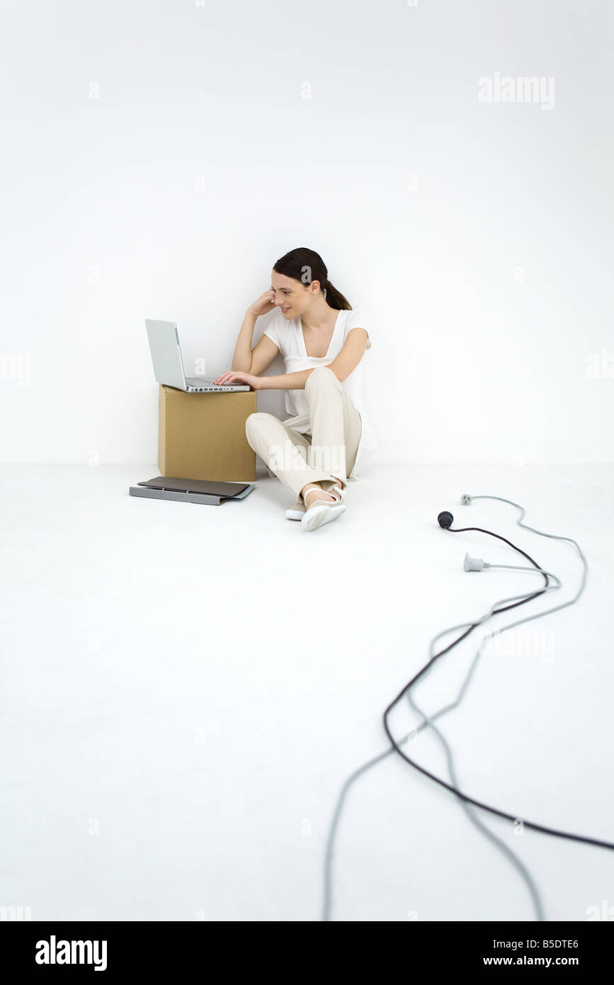 Unplugged laptop hi-res stock photography and images - Alamy