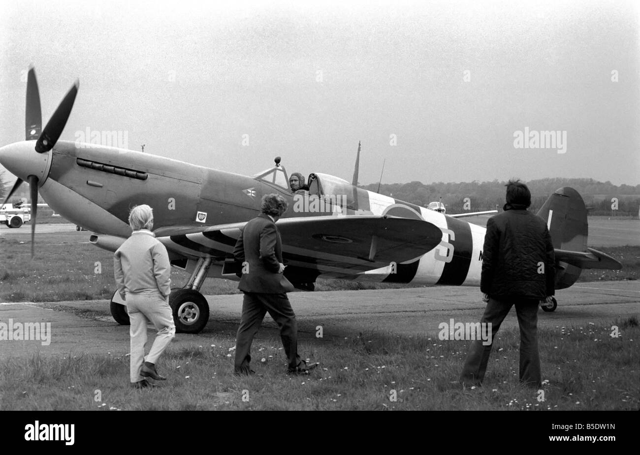 Spitfire mark 9 hi-res stock photography and images - Alamy