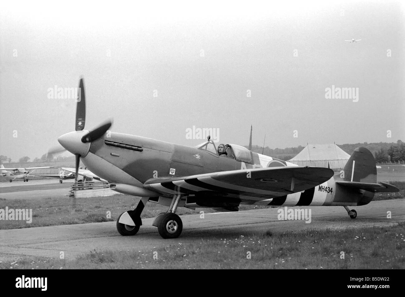 Biggin hill runway Black and White Stock Photos & Images - Alamy