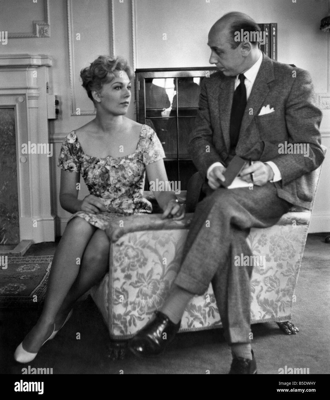 Kim novak 1950s hi-res stock photography and images - Alamy