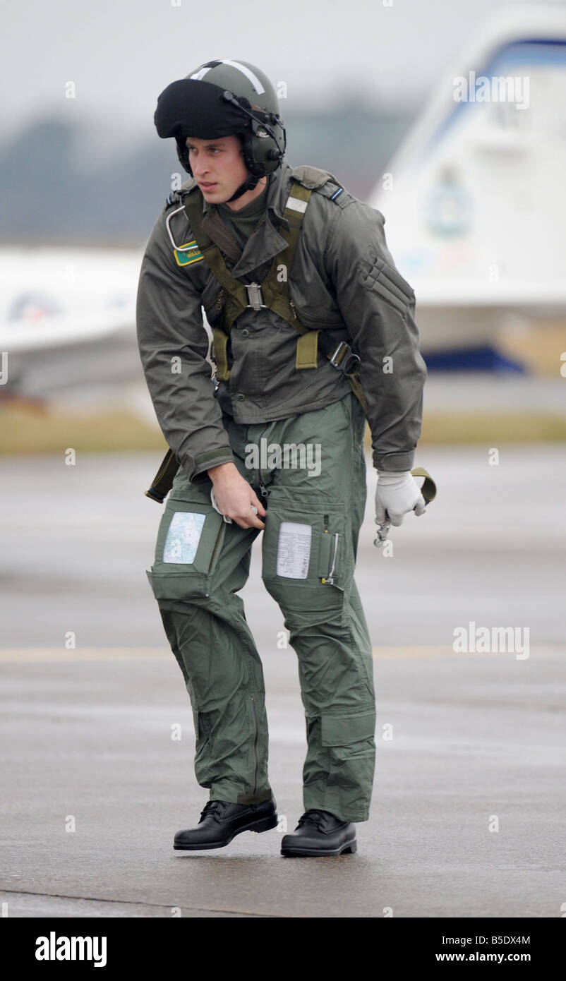 Prince William takes his first solo flight lesson at RAF Cranwell in ...
