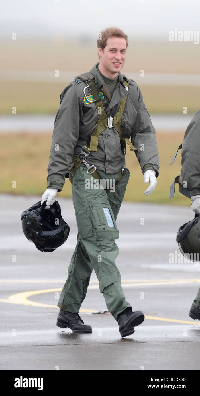 Prince William takes his first solo flight lesson at RAF Cranwell in ...