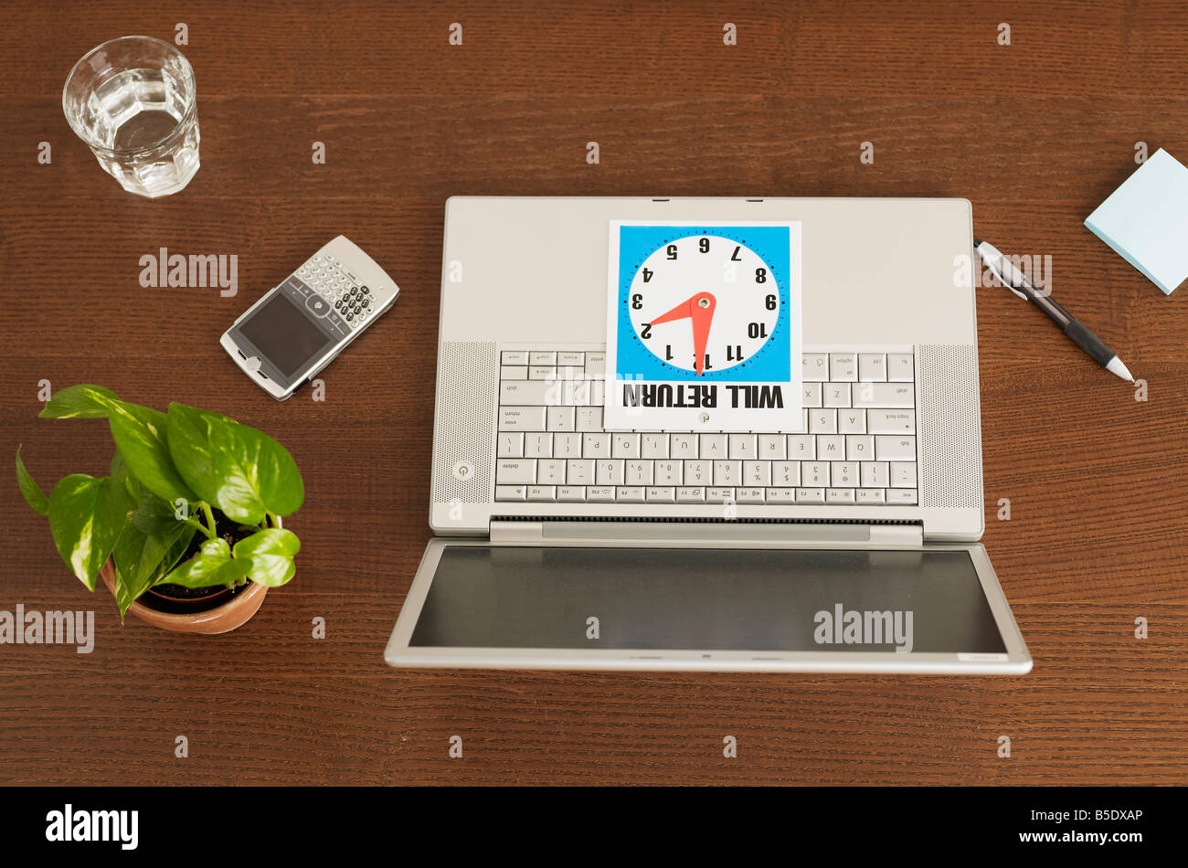 Will return sign hi-res stock photography and images - Alamy