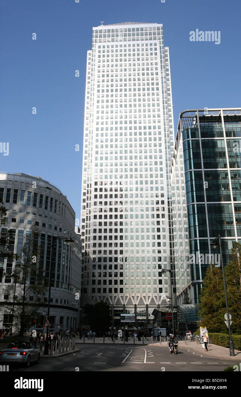One Canada Square, the Canary Wharf Tower, Docklands, London, England ...
