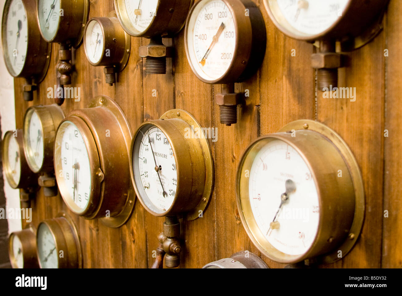 Barometers hi-res stock photography and images - Alamy