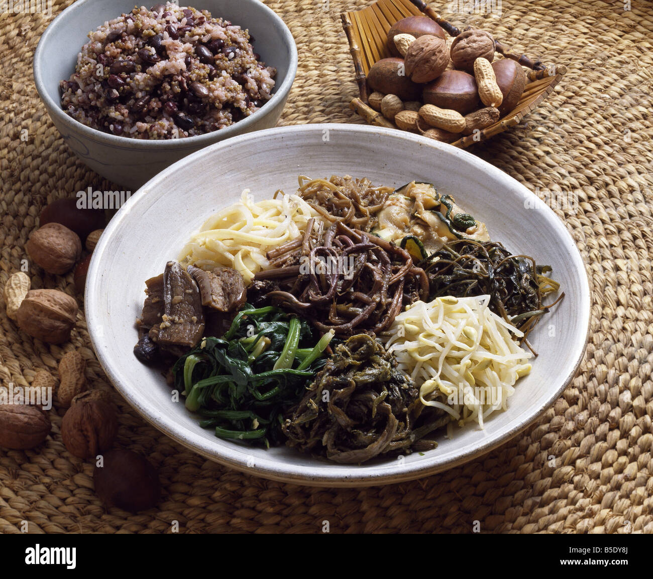 Korean mixed rice with vegetables hi-res stock photography and images ...