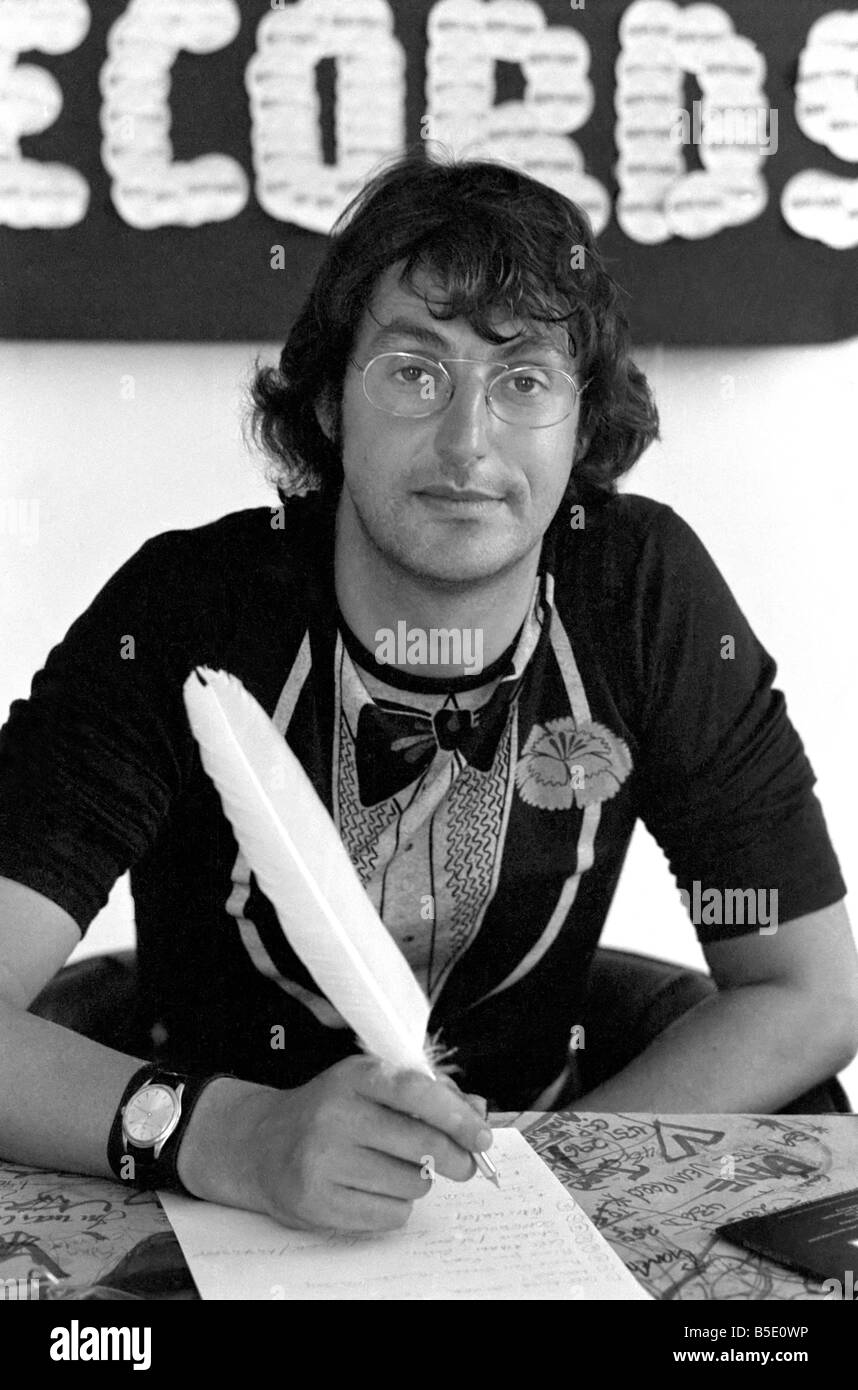 Jonathan king 1976 hi-res stock photography and images - Alamy Jonathan king 1976 hi-res stock photography and images - Alamy