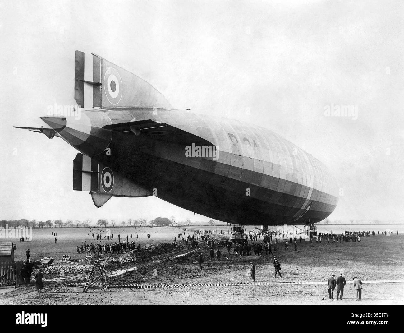 Airship hi-res stock photography and images - Alamy