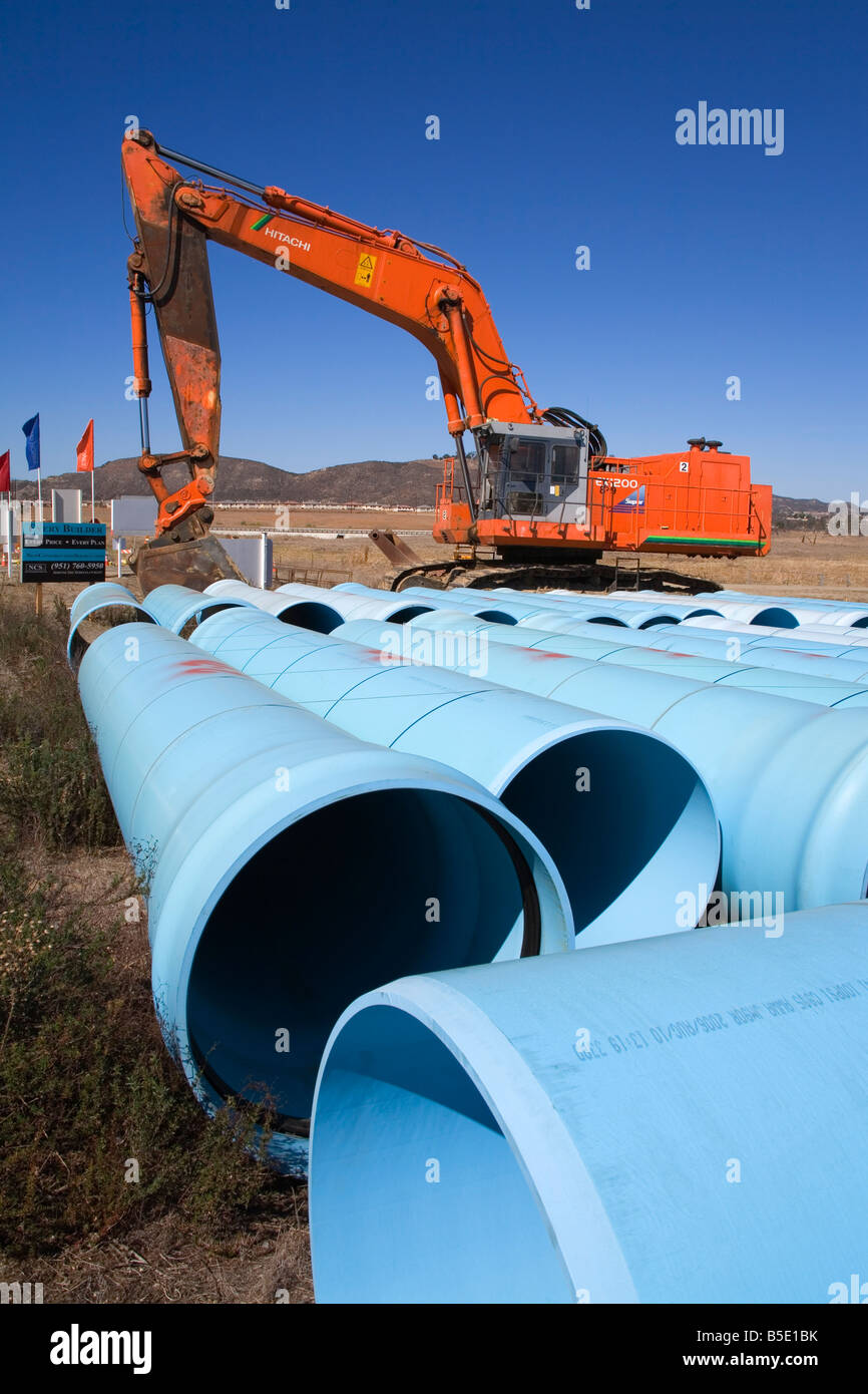 Men laying pipe hi-res stock photography and images - Alamy