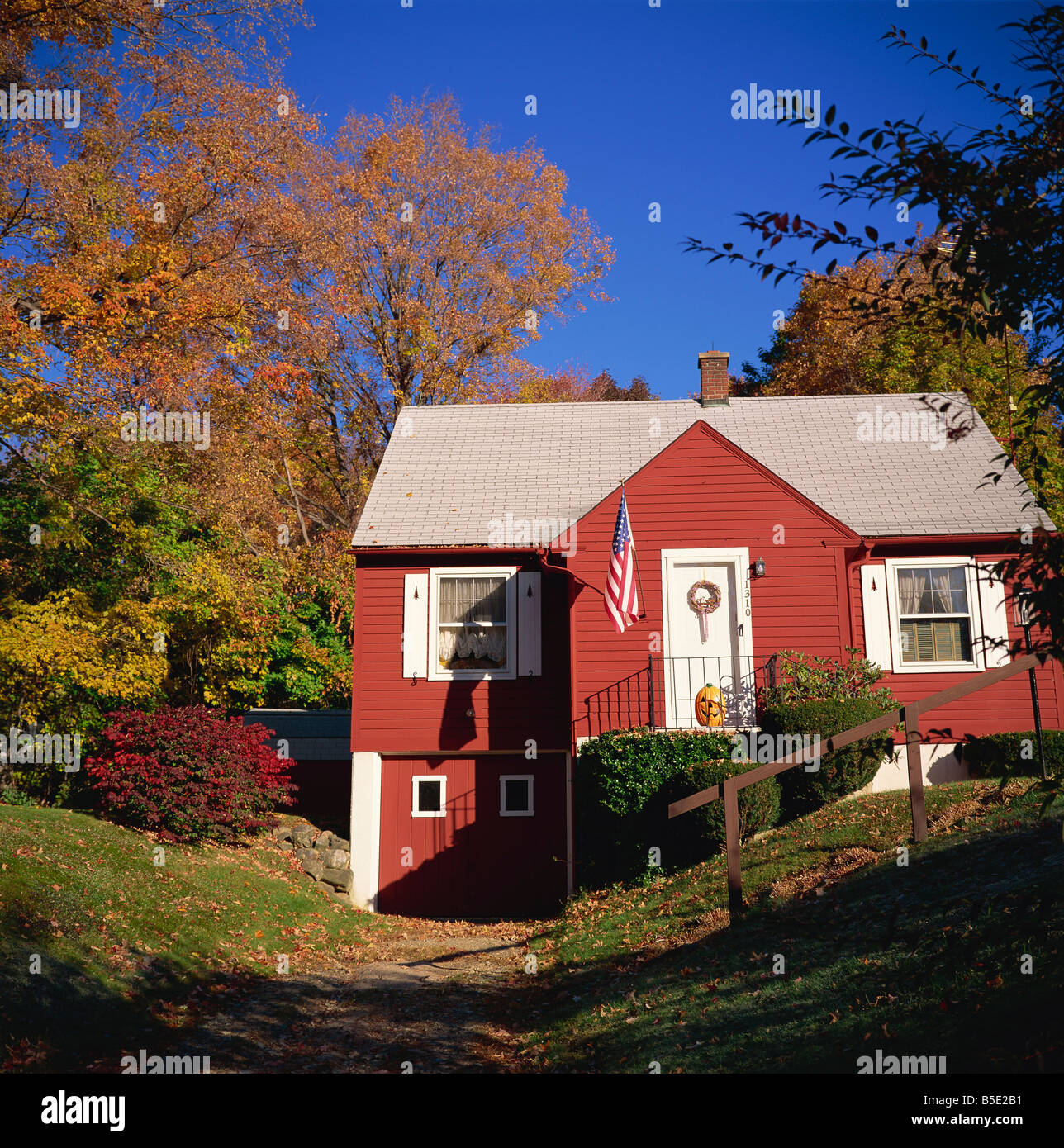 American wooden house hi-res stock photography and images - Alamy