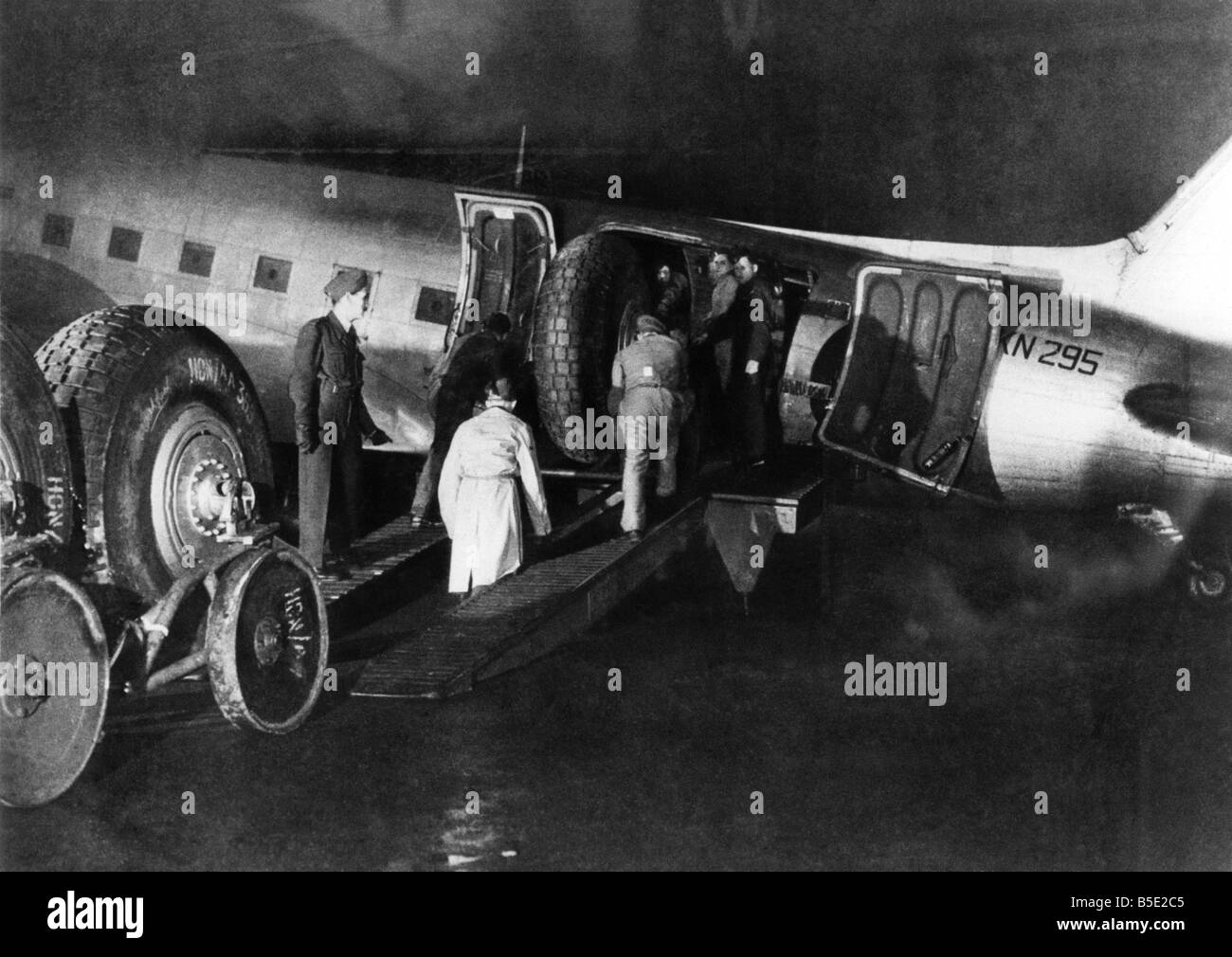 Cargo plane loading not passenger Black and White Stock Photos & Images ...
