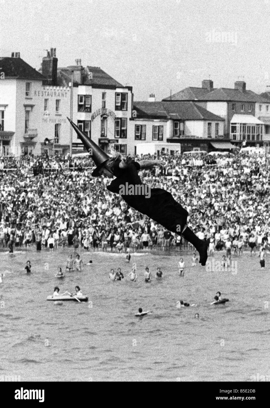 The Birdmen of Bognor. ;.Jerry Pascoe, having a bad spell during the ...