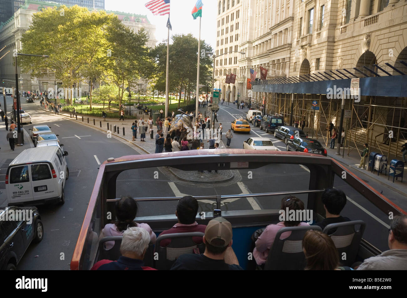 Open top bus new york hi-res stock photography and images - Alamy