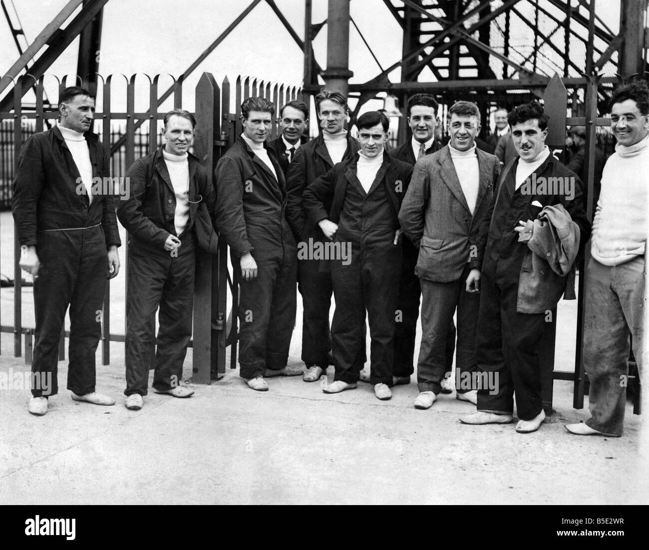 Crew of the Airship R101 seen here in front of the moving tower at ...
