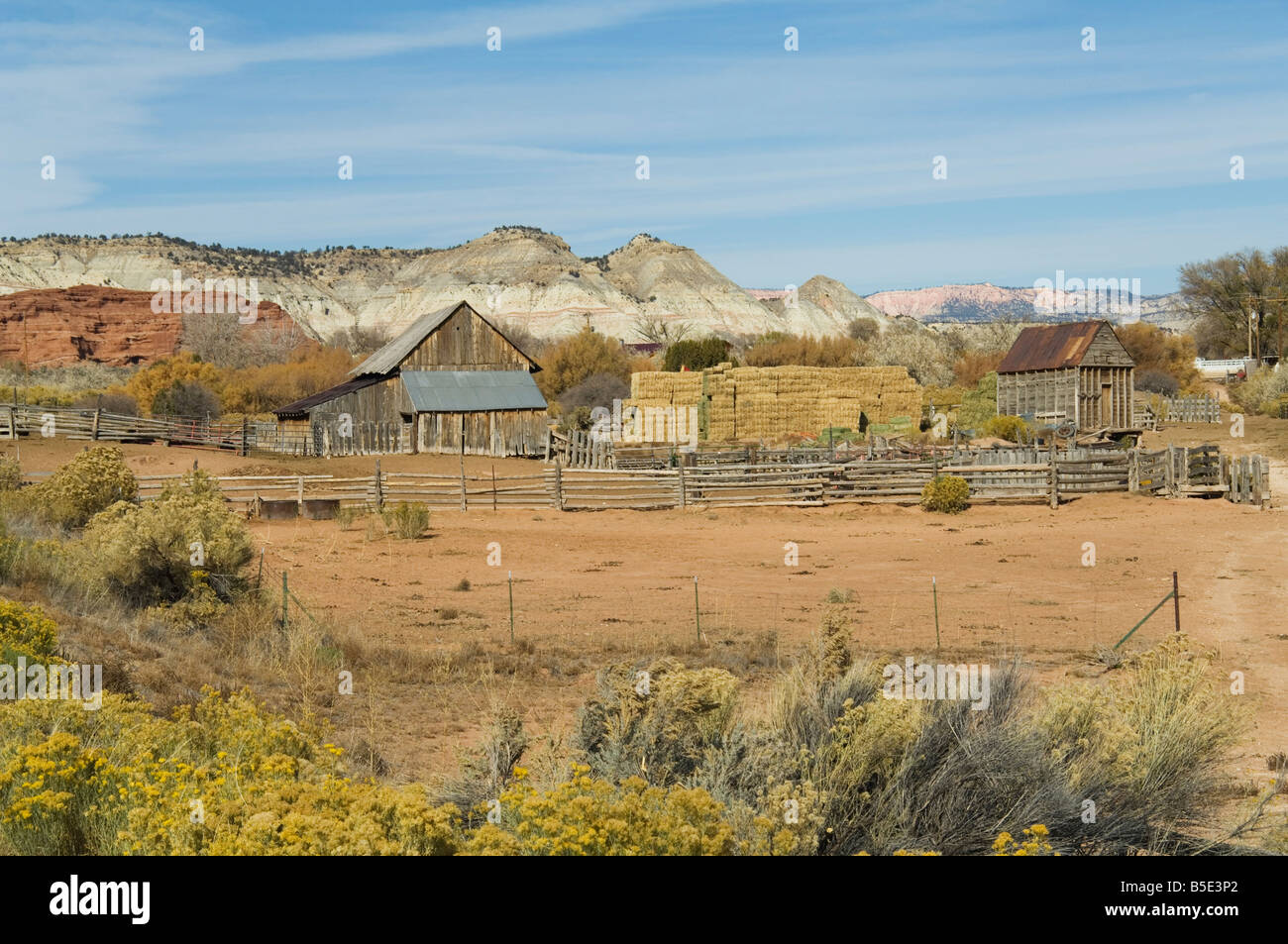 Farm and buildings hi-res stock photography and images - Alamy