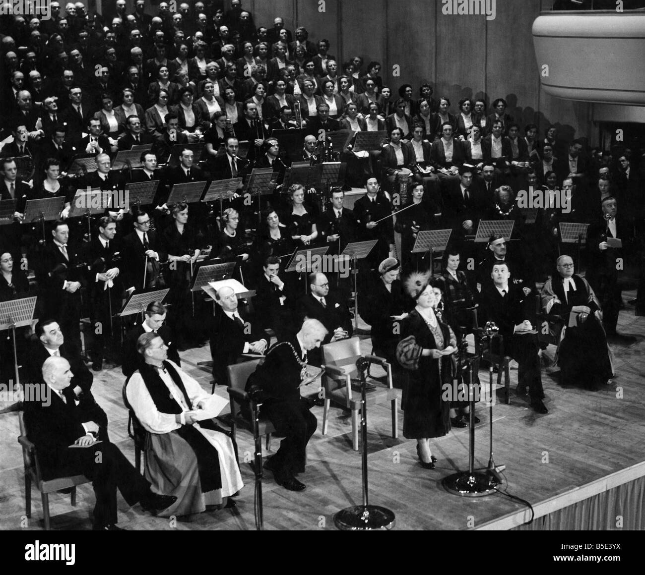 The queen visit manchester hi-res stock photography and images - Alamy