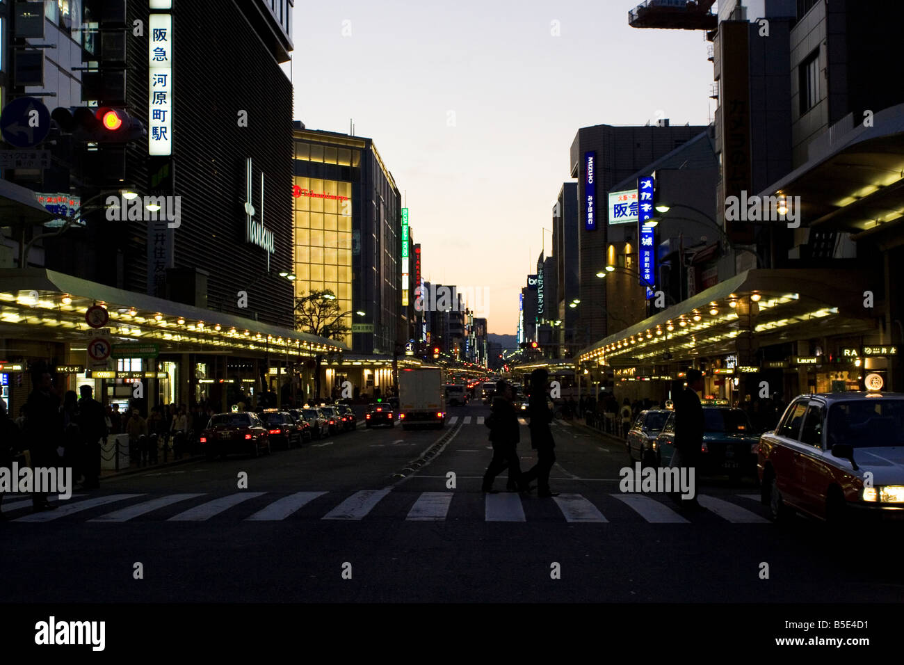 People cross a road in Kyoto, Japan Stock Photo - Alamy