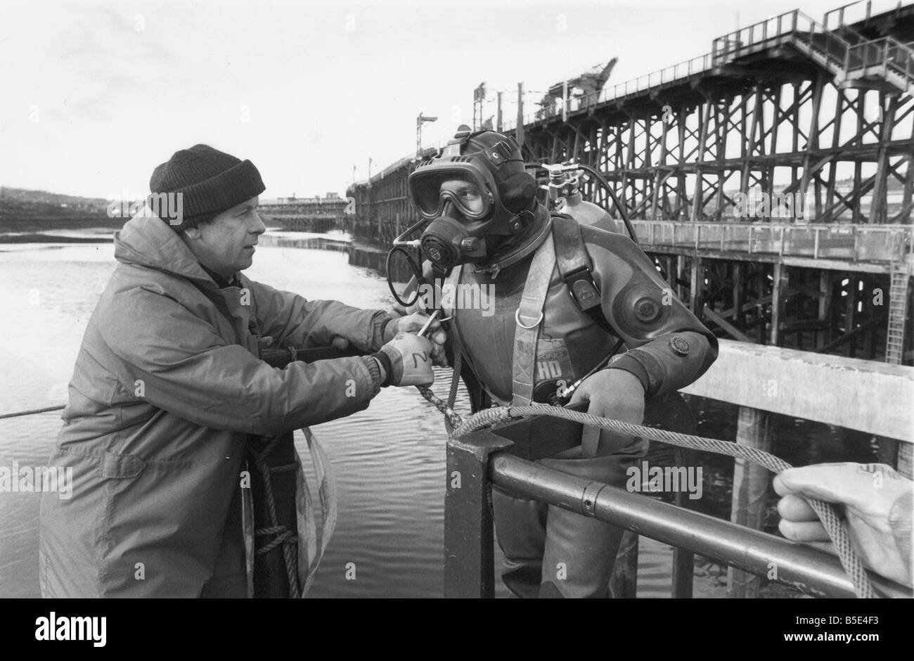 Police diver hi-res stock photography and images - Alamy