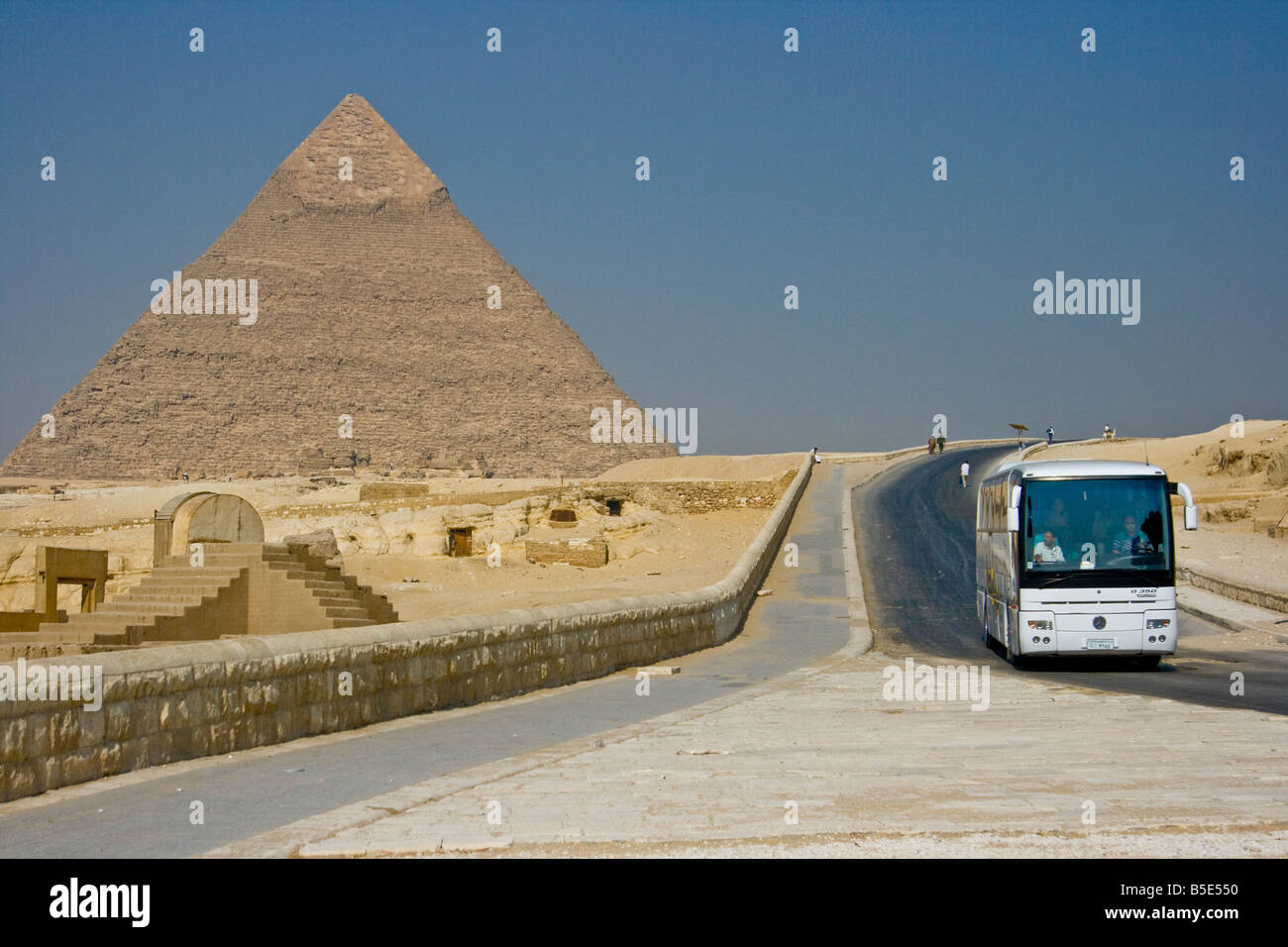 Tourist Bus and the Pyramid of Khafre in Giza in Cairo Egypt Stock ...
