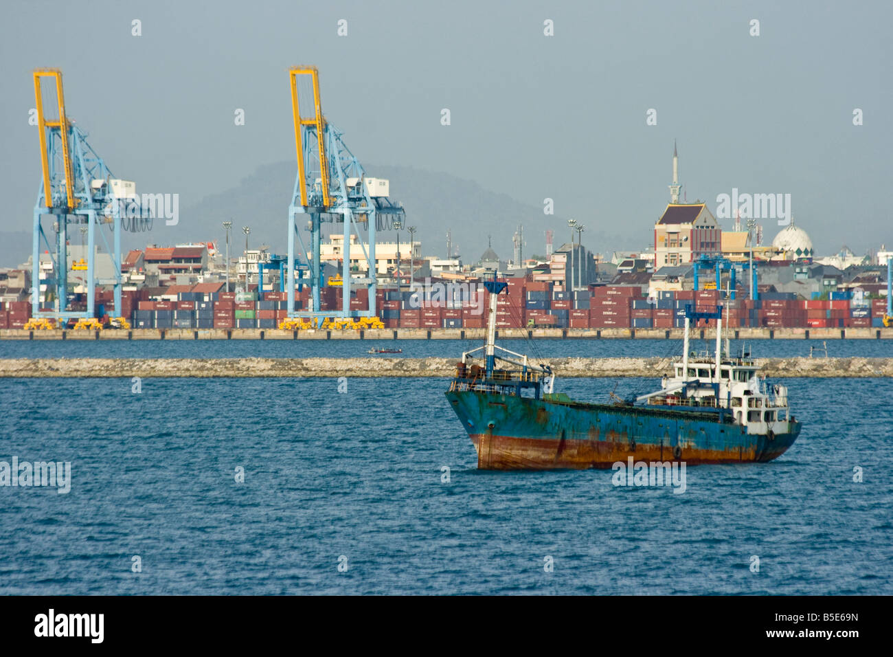 Indonesian port ship hi-res stock photography and images - Alamy